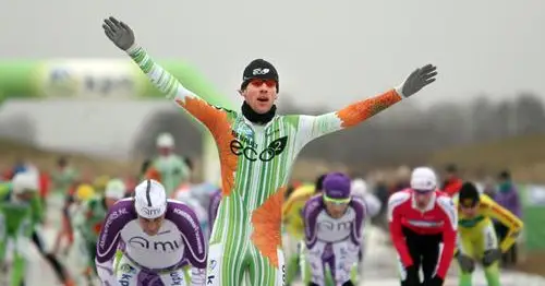 Hadders wint met teenlengte - Schaatsen.nl